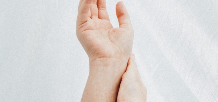 The Ultimate List of Dos and Don’ts for Relieving Wrist Pain at Home ...
