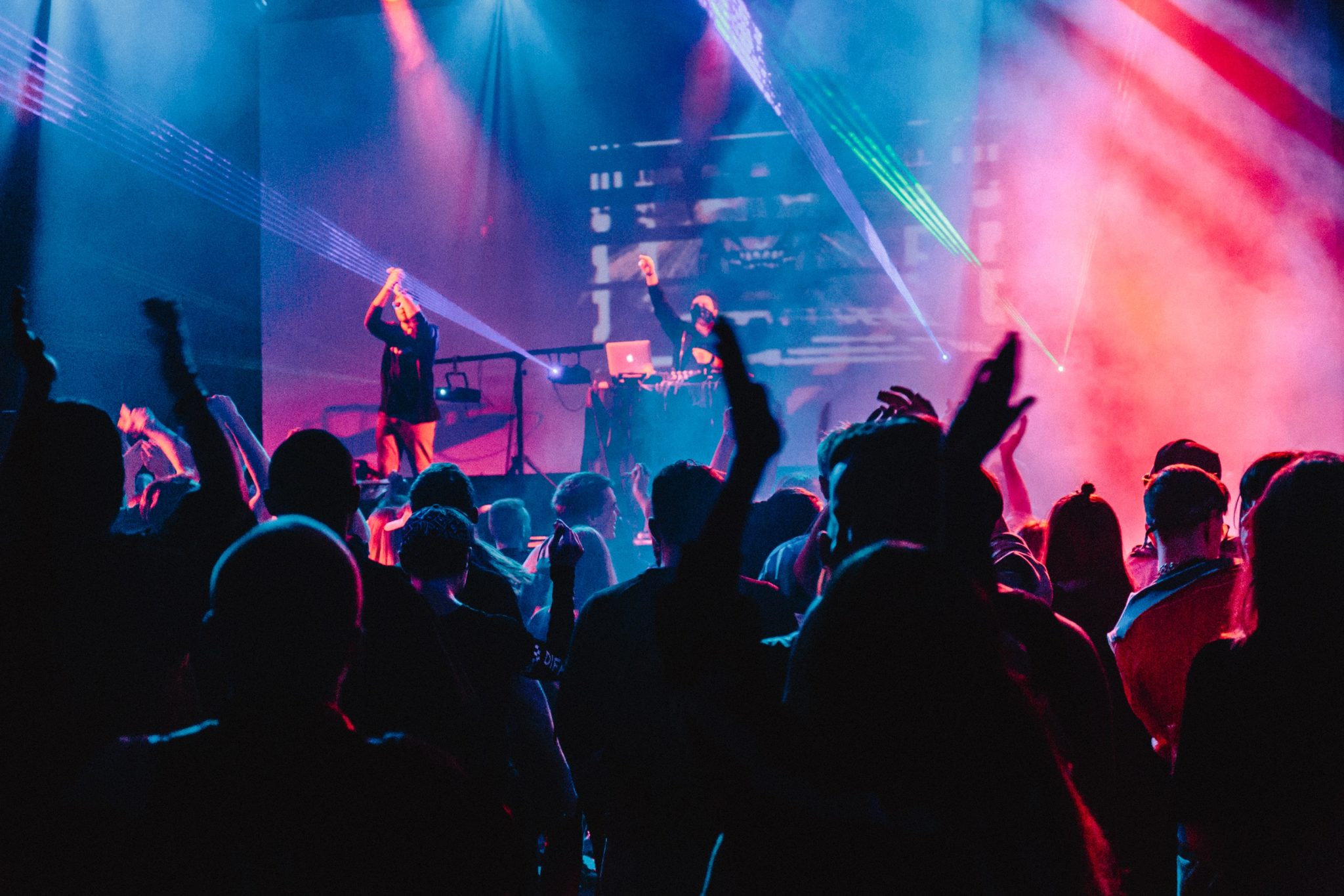 9 Live Music Streaming Platforms For Concerts & Shows