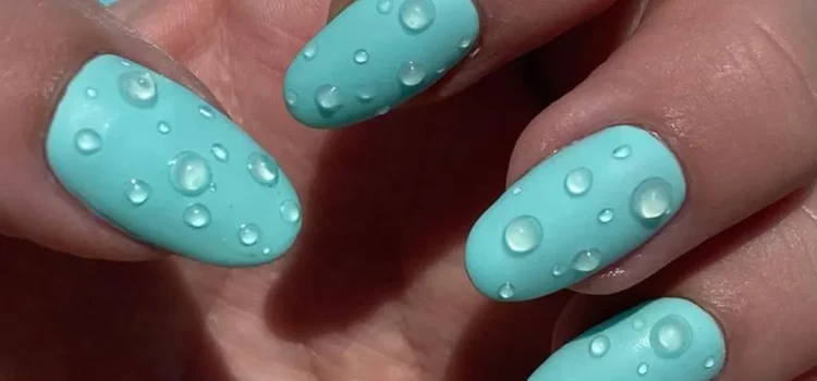 Dive into Pool Nails for a Refreshing Summer Look