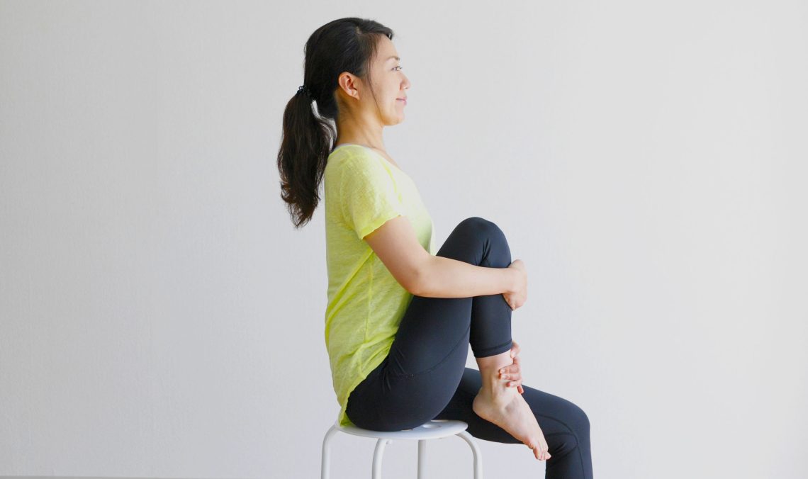 Ease Tight Hips with 5 Easy Chair Stretches: Simple Solutions for Desk ...