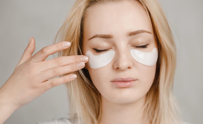 Tips Strengthening and Thickening Delicate Under-Eye Skin