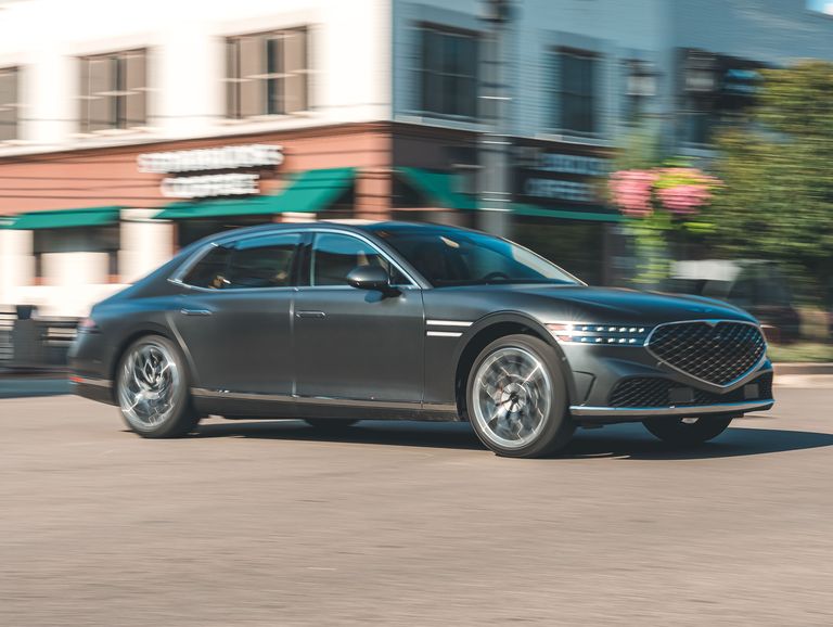 2024 Genesis G90: Delving into Pricing and Specifications Analysis