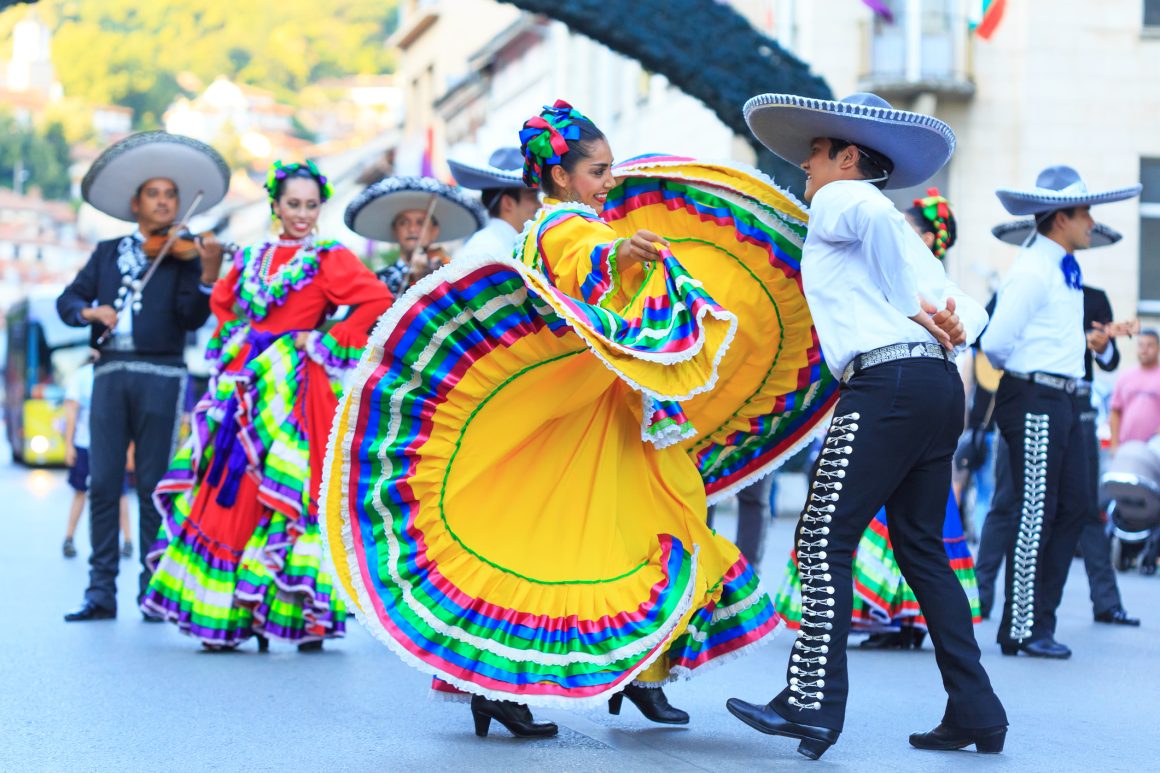 Discover Mexican Pop Culture Tours and Artistic Expressions