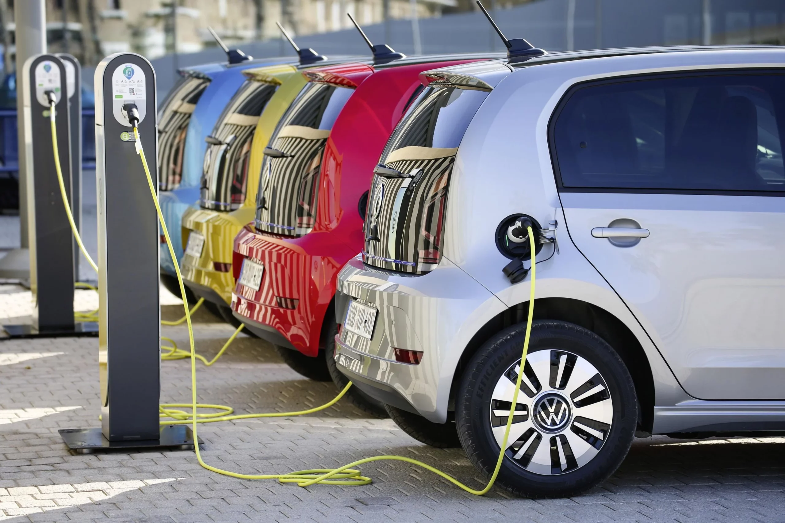 Electric Vehicles: Innovations in Battery Technology